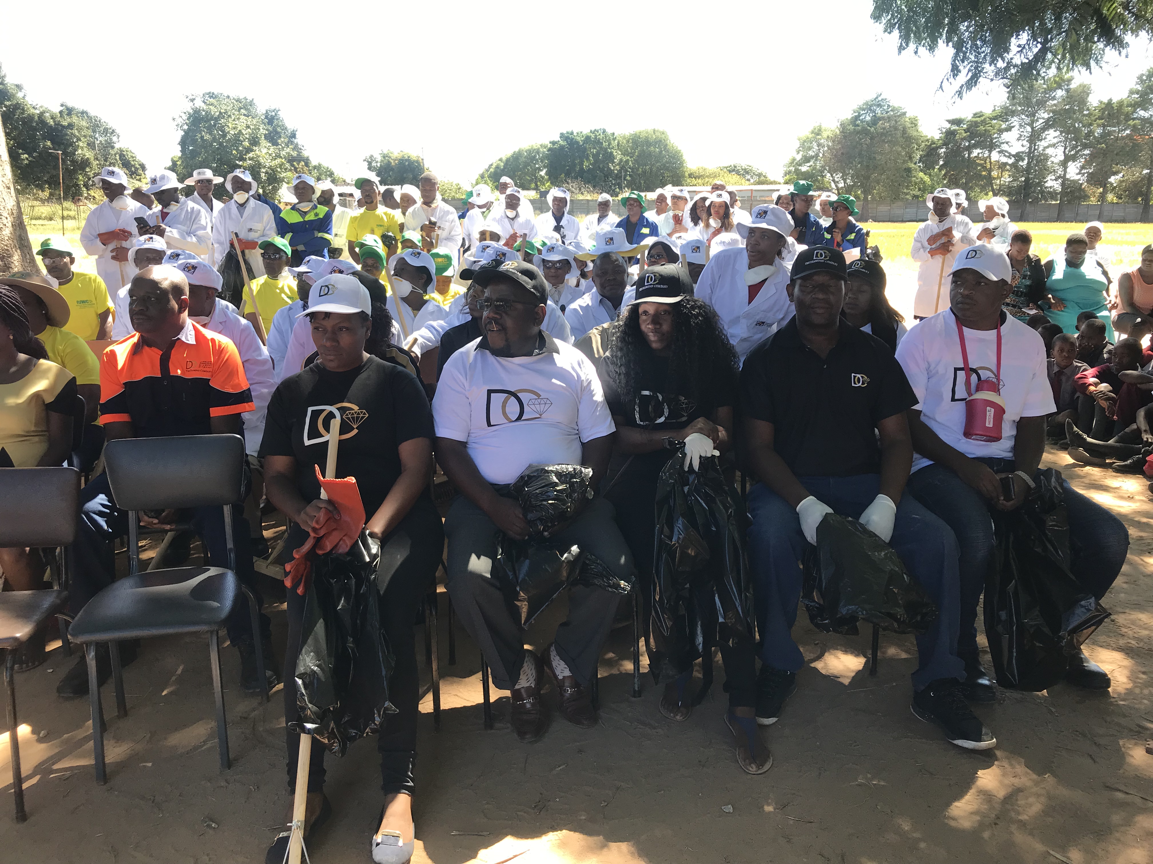 ZCDC cleans Batanai Primary School - Zimbabwe Consolidated Diamond Company