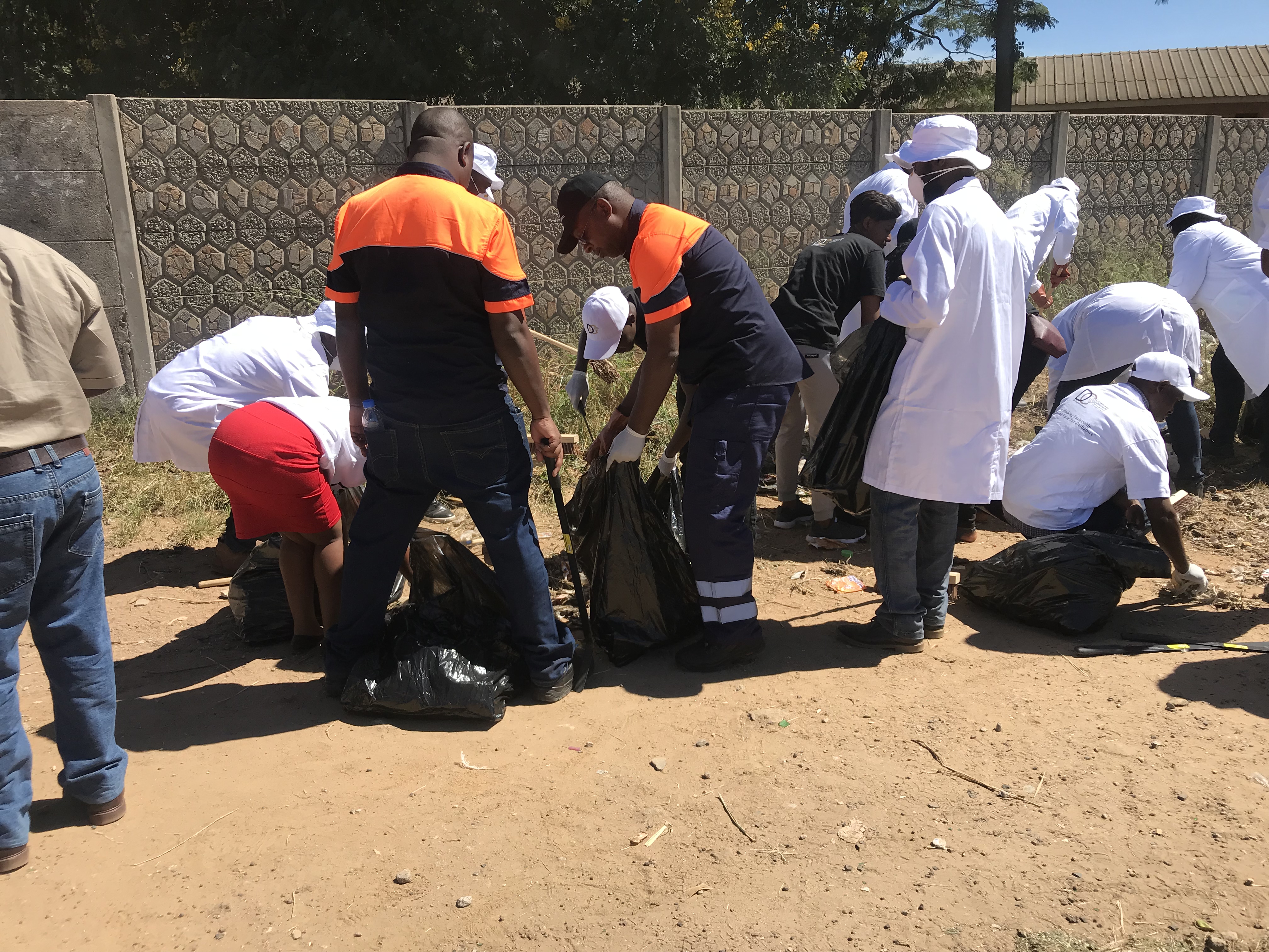 ZCDC cleans Batanai Primary School - Zimbabwe Consolidated Diamond Company