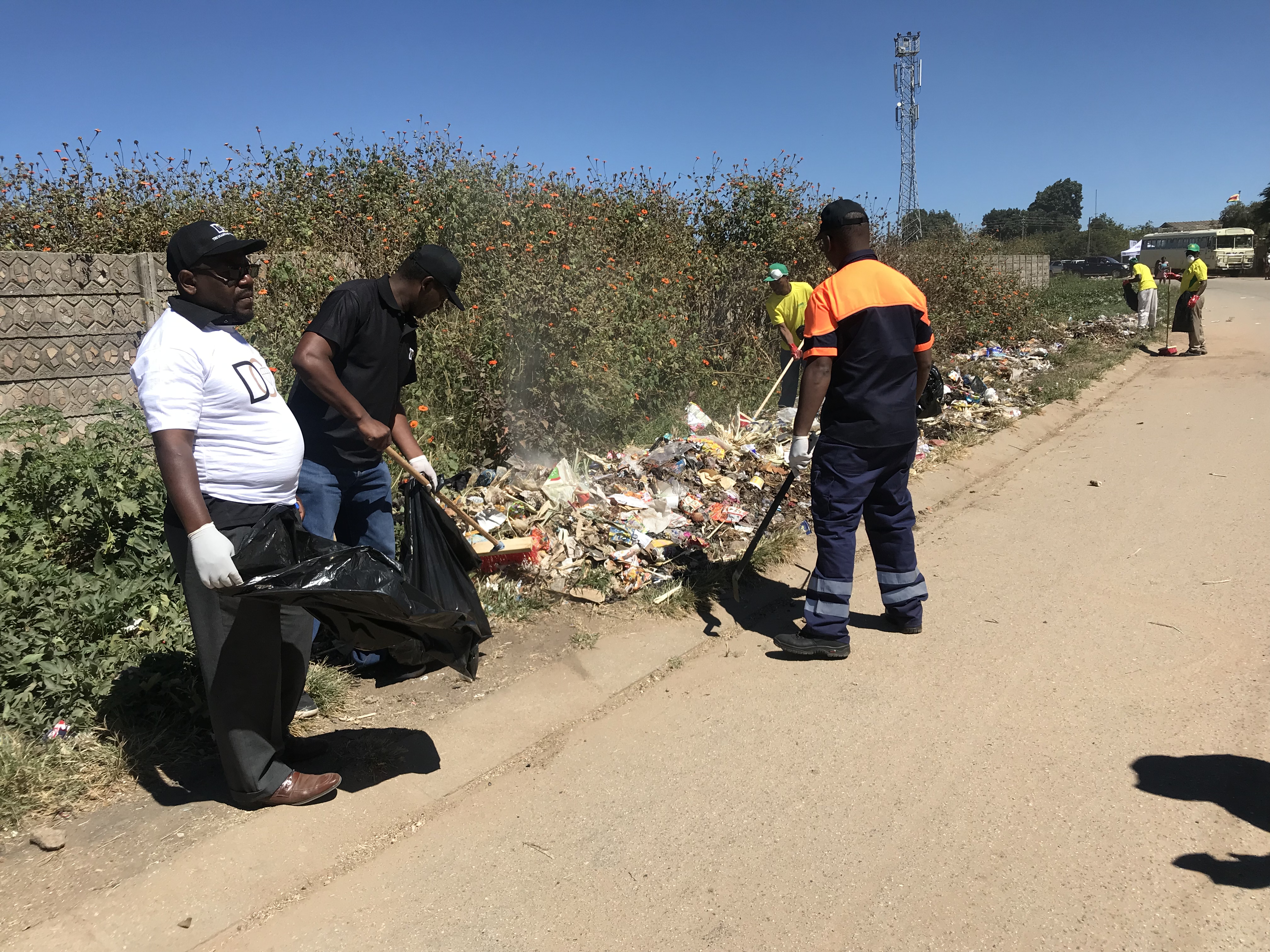 ZCDC cleans Batanai Primary School - Zimbabwe Consolidated Diamond Company