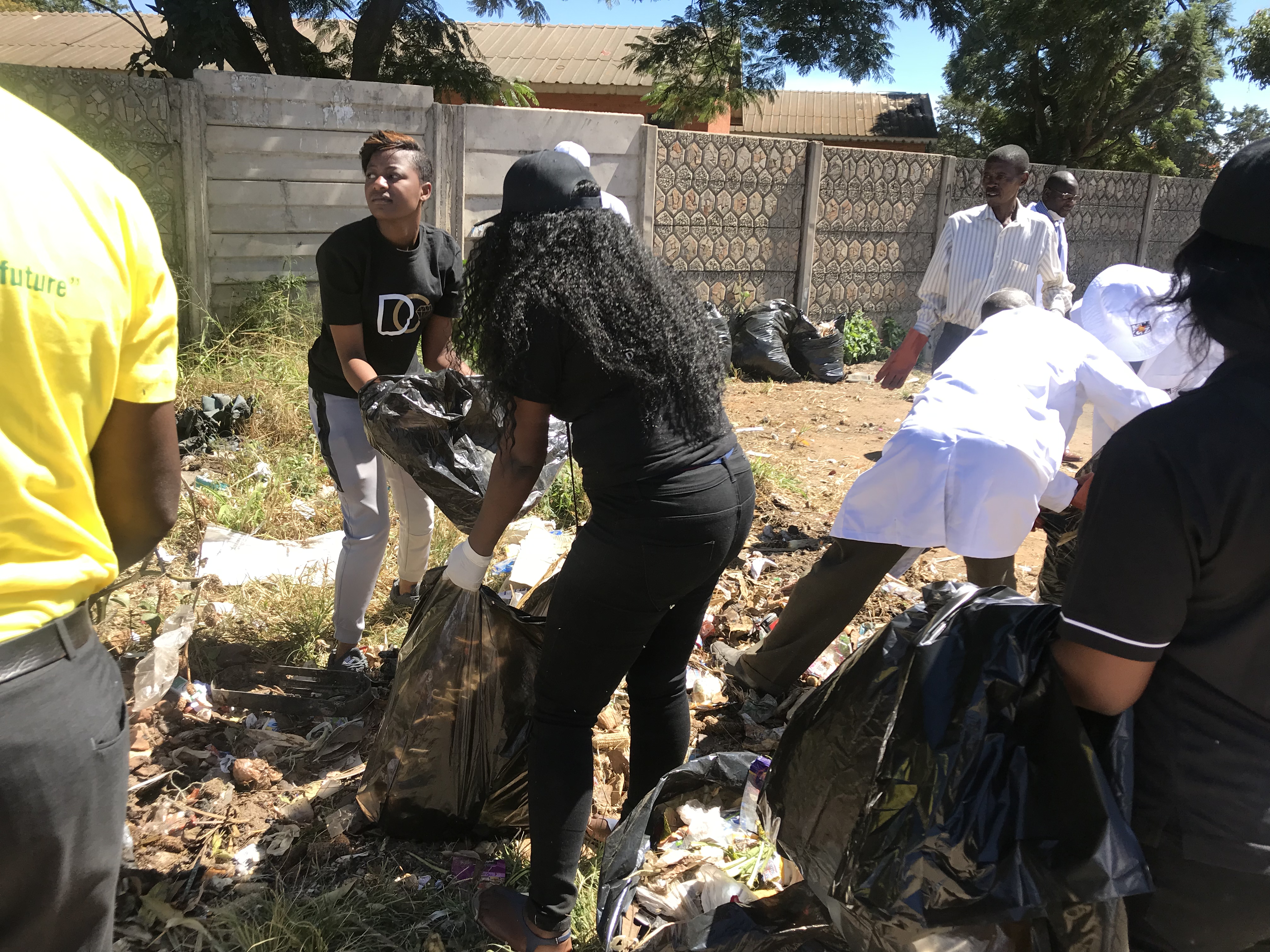 ZCDC cleans Batanai Primary School - Zimbabwe Consolidated Diamond Company
